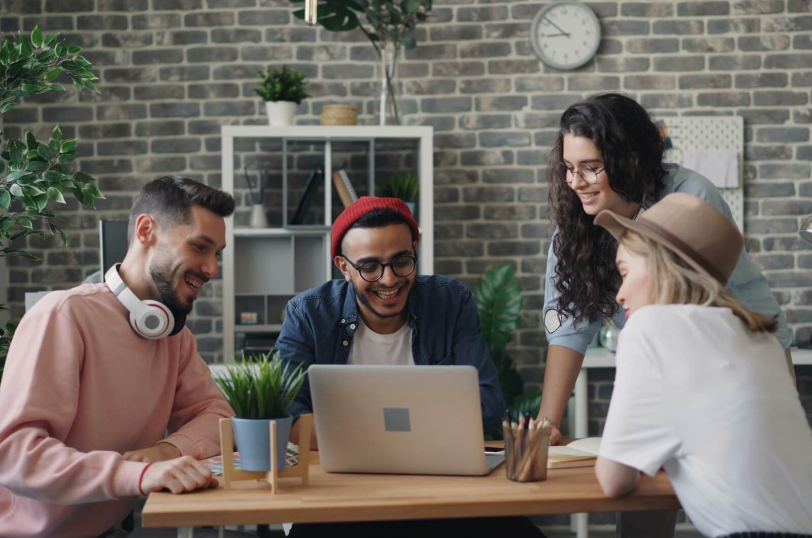 Kako održati pozitivan stav na radnom mestu: 7 ključnih saveta - Centar za biblijsku duhovnost i ...